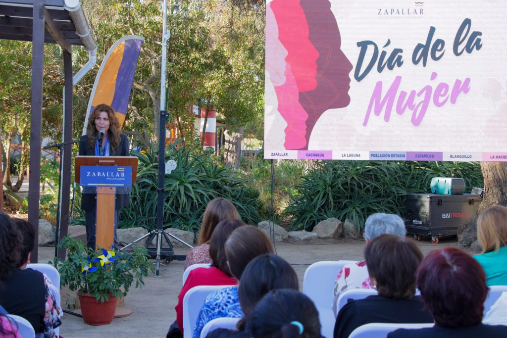 2.500 mujeres de Zapallar se han beneficiado con programas