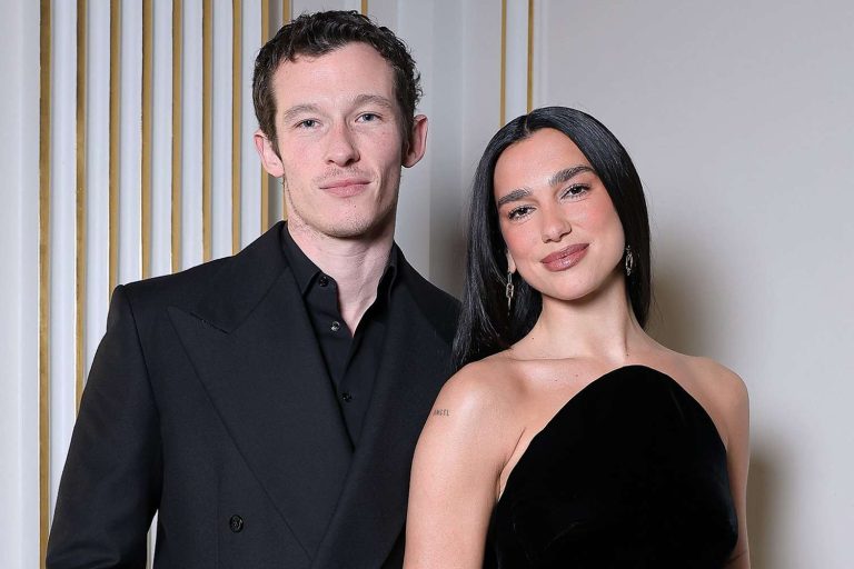 Dua Lipa se casa con Callum Turner: la historia de amor que culmina en compromiso - ContraPlano